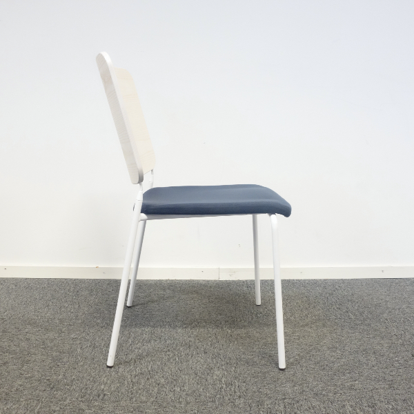 Begagnad stol Edsbyn Feather vitbetsad ask/blå - Rekomo.se