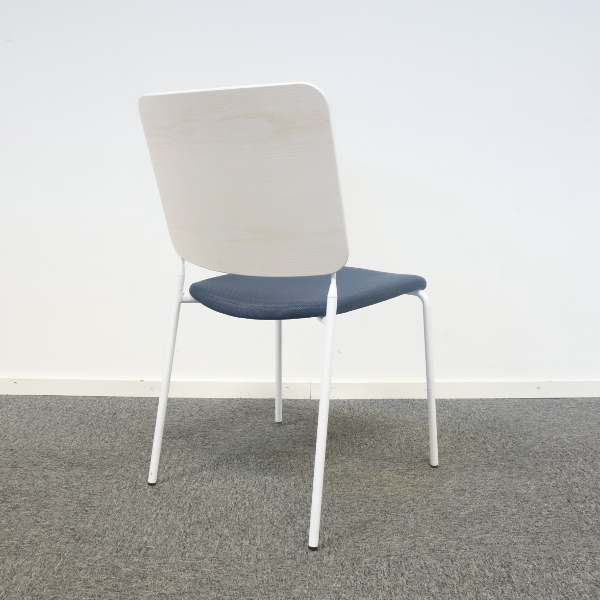 Begagnad stol Edsbyn Feather vitbetsad ask/blå - Rekomo.se