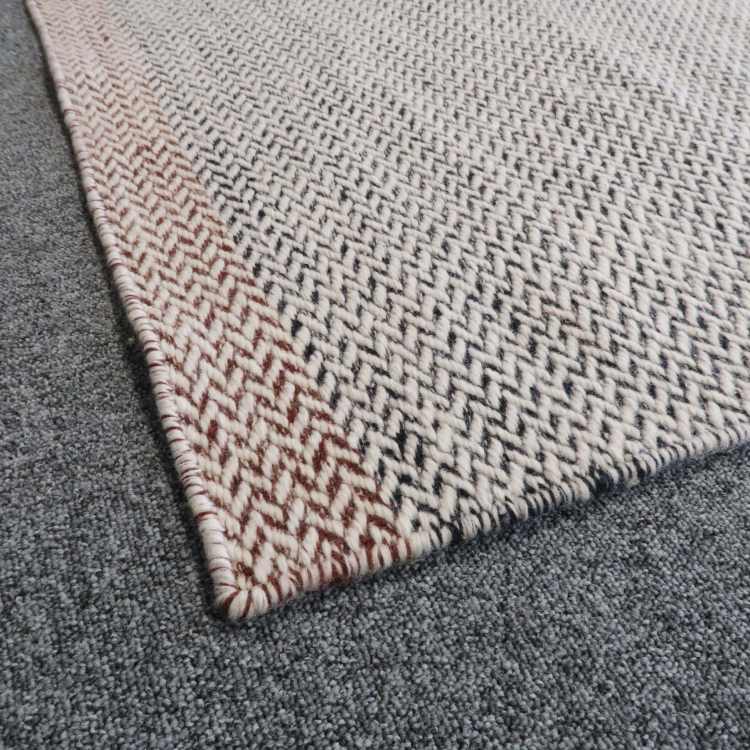 Begagnad matta Muuto Ply Rug - Rekomo.se