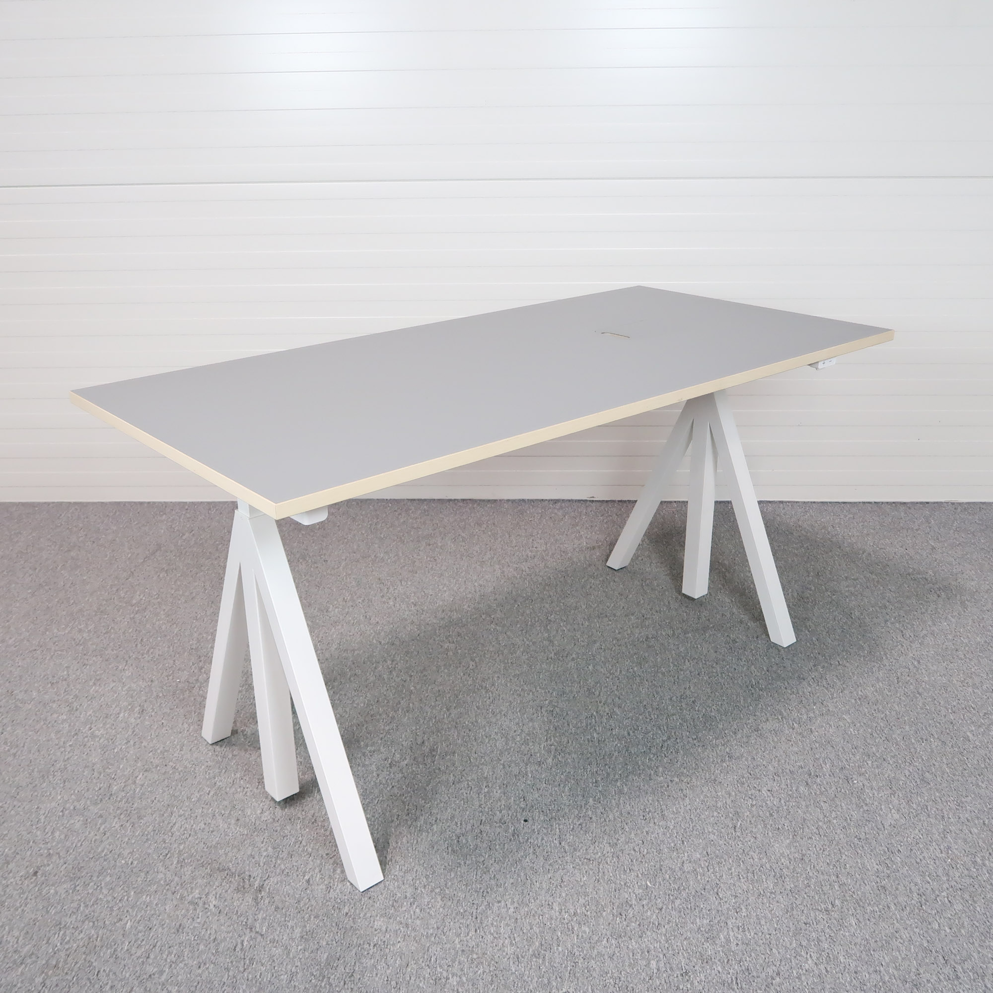 Begagnat skrivbord String Works - Rekomo.se