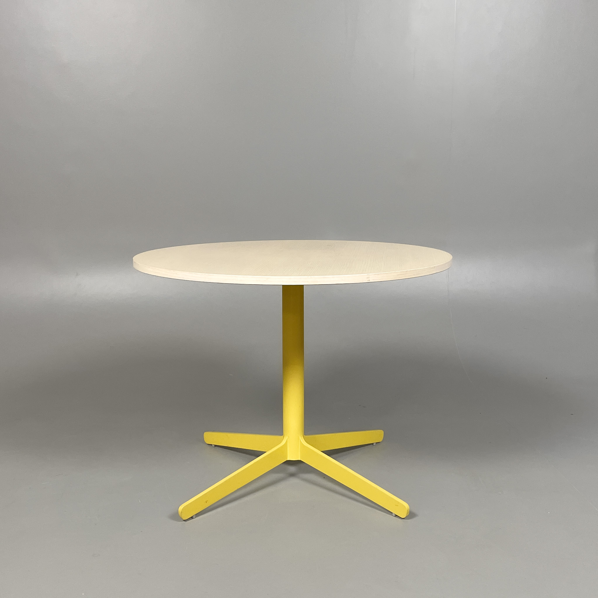 Begagnat soffbord från Edsbyn, modellen Feather - Rekomo.se