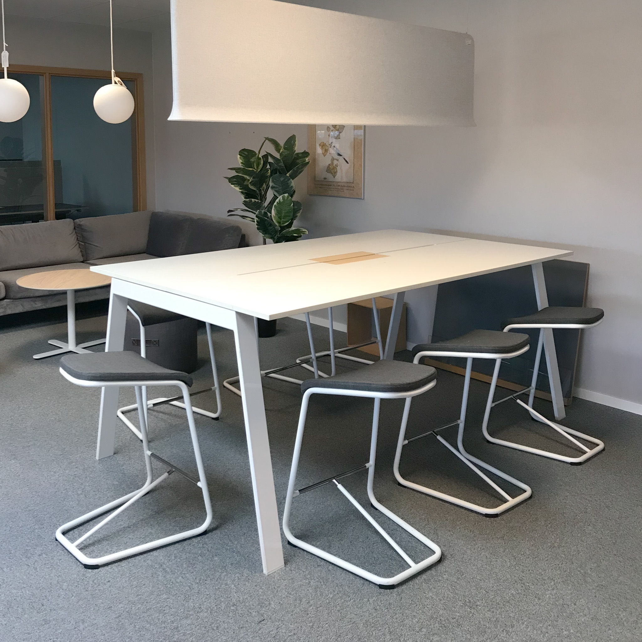 Begagnad konferensgrupp med 7 stolar Lammhults Add - Rekomo