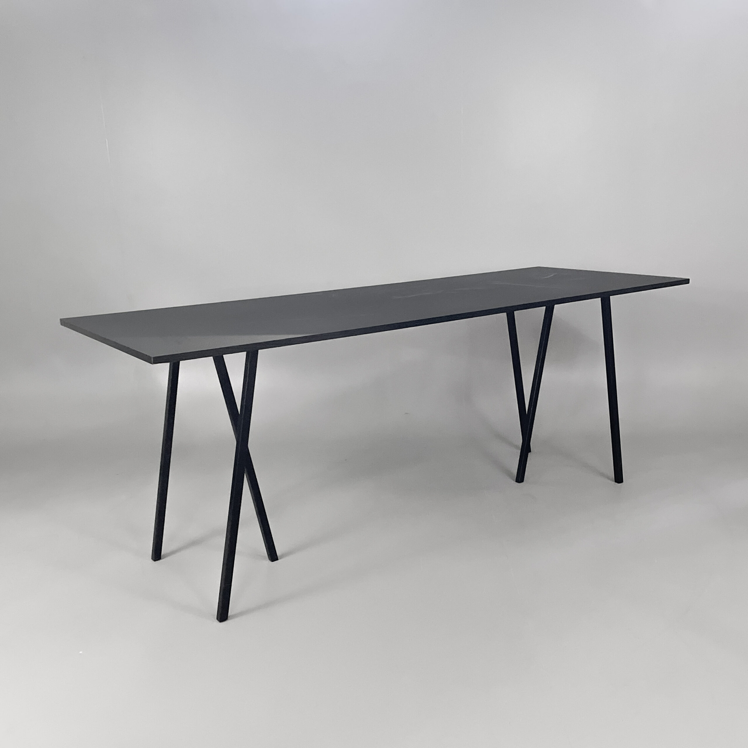 Begagnat konferensbord HAY Loop Stand Table - Rekomo.se