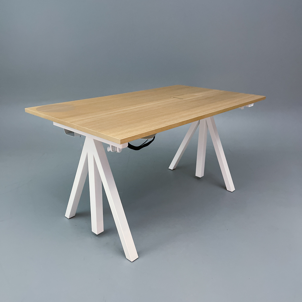 Begagnat skrivbord String Works - Rekomo.se