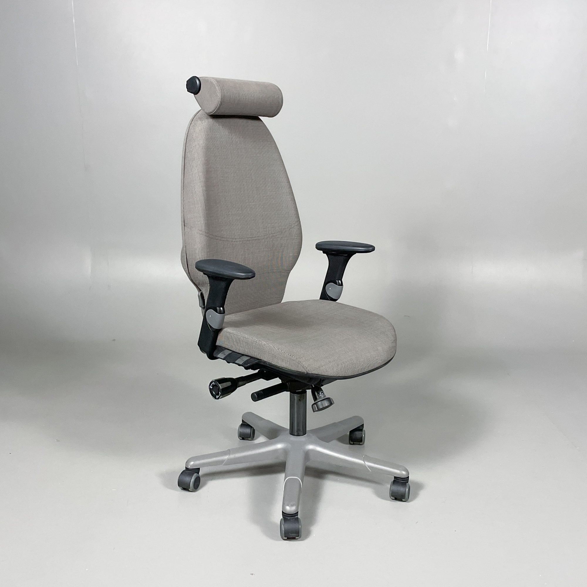 Begagnad kontorsstol RH Extend gråbeige - Rekomo