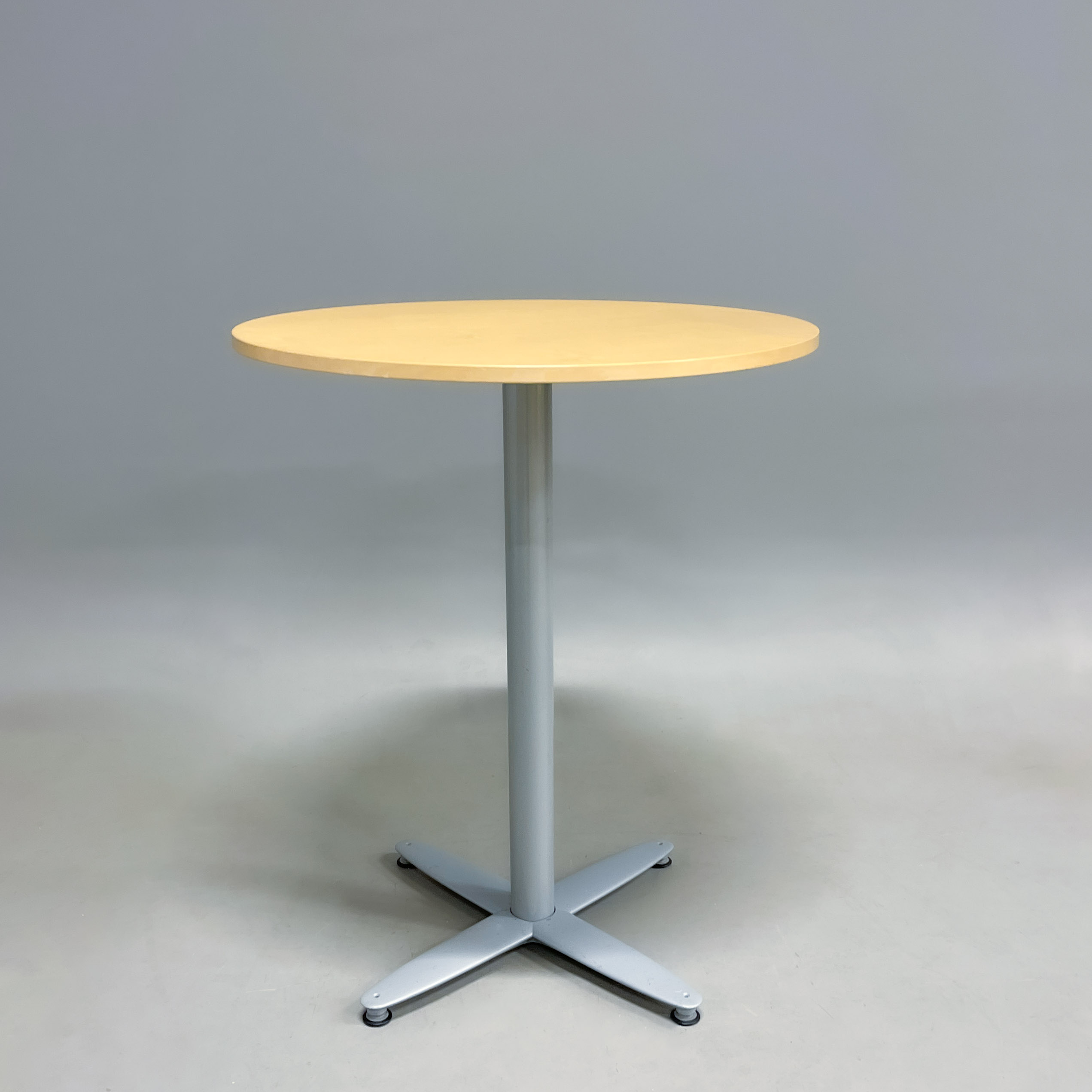 Begagnat Barbord Serie T Kinnarps | Rekomo
