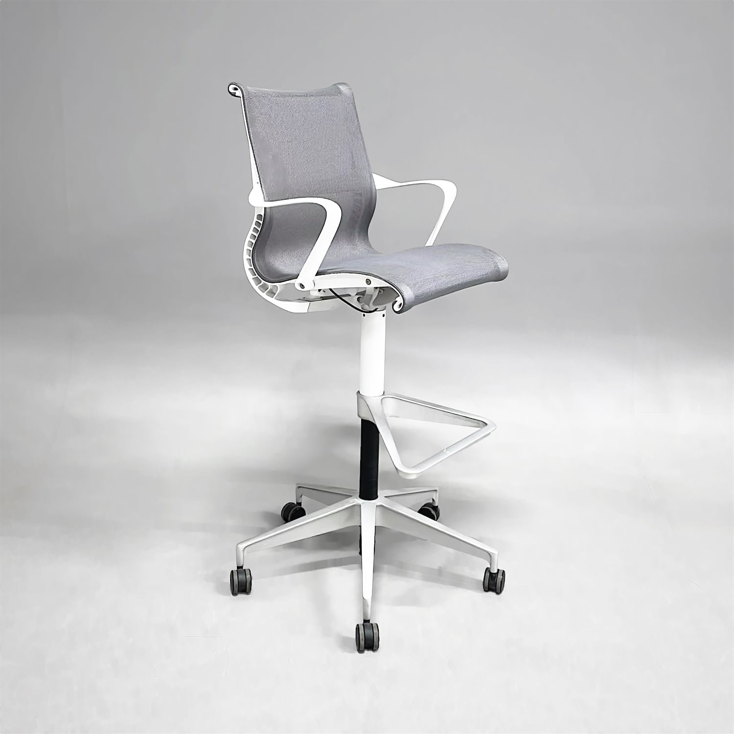 Begagnad Kontorsstol Herman Miller Setu Stool | Rekomo