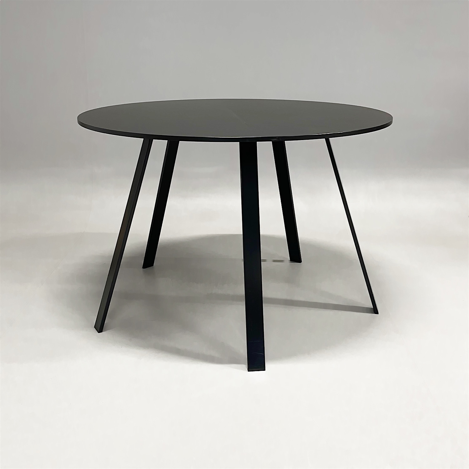 Begagnat projektbord Edsbyn Piece 1600mm diameter | Rekomo