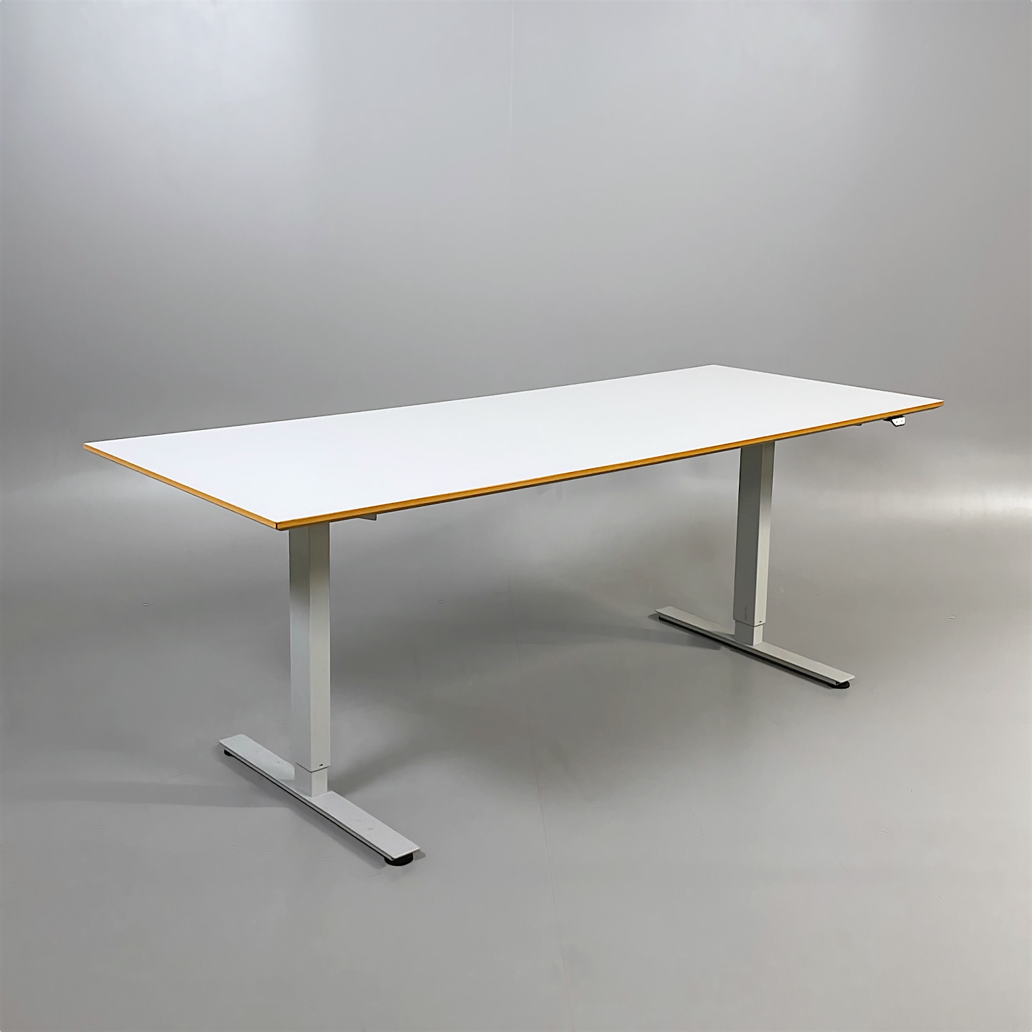 Begagnat höj & sänkbart skrivbord grå/silver 2000x800 - Rekomo