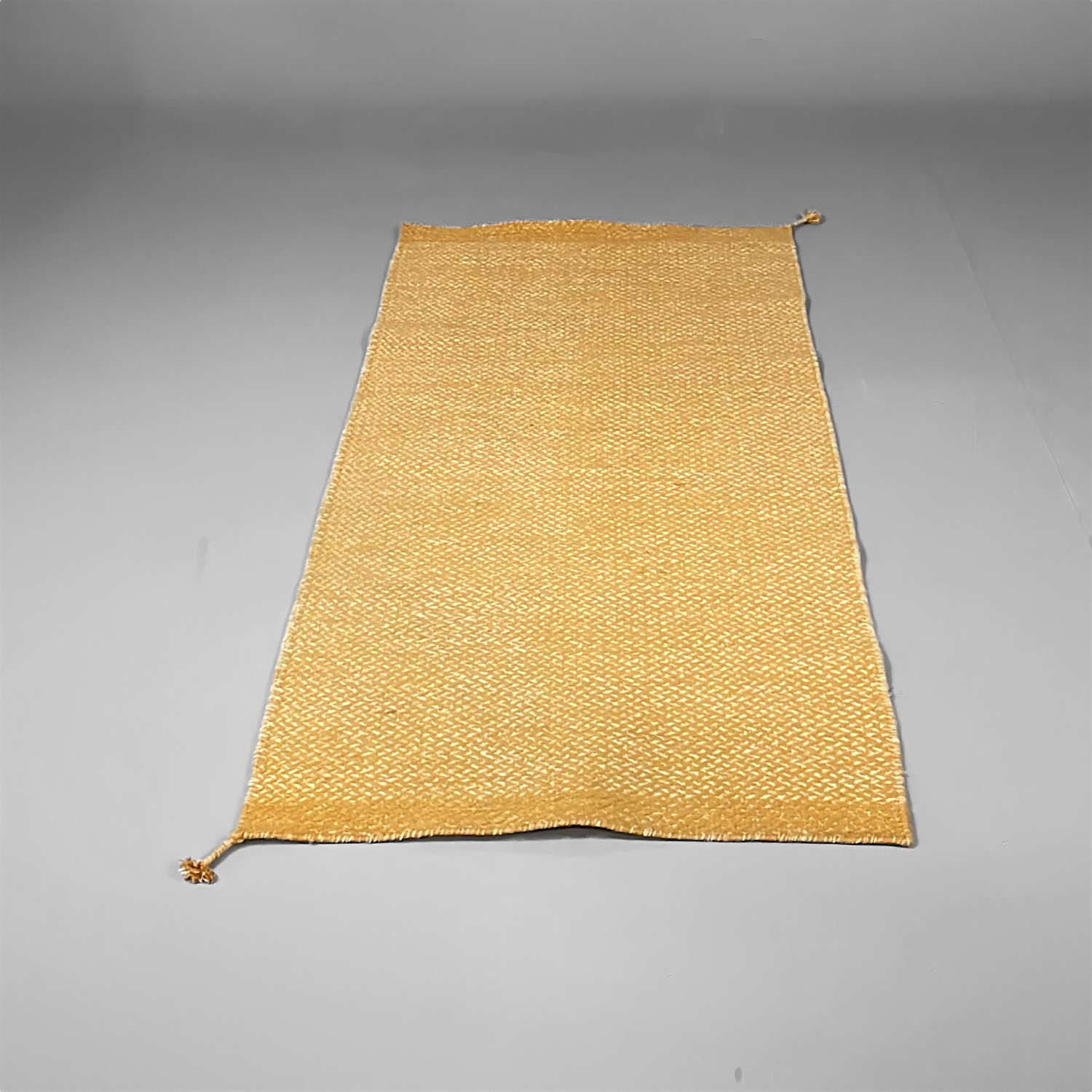 Begagnad Matta Muuto Ply Rug | Rekomo