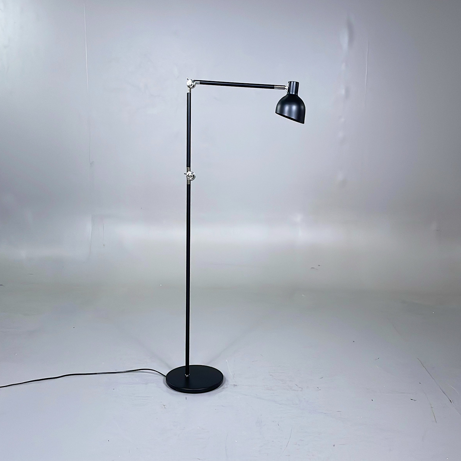 Begagnad Golvlampa Belid Colton | Rekomo